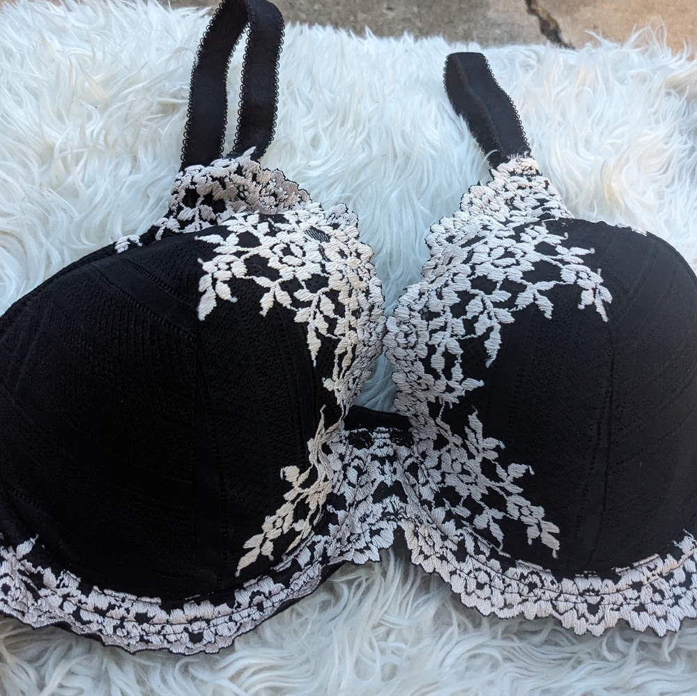 Women's Wacoal Black & White Bra Size 36d - Gem